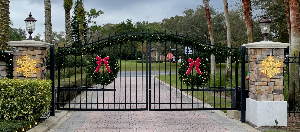 HOA and Commercial Displays - Nelson's Christmas Decorating